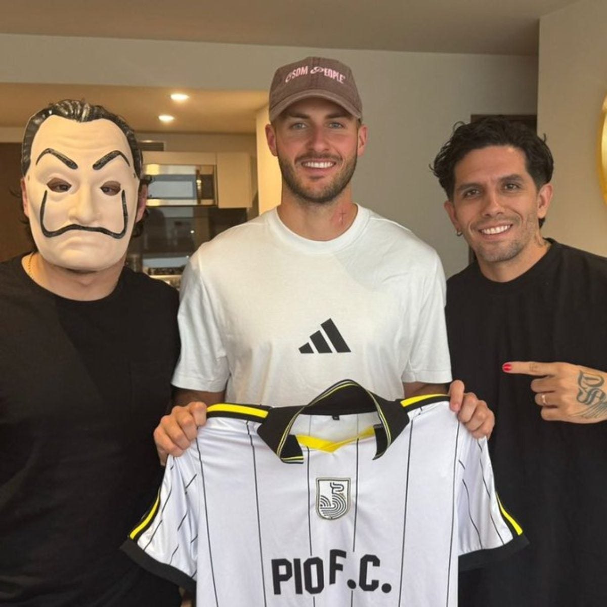 ¿Llega a la Kings League? Santiago Giménez es captado presumiendo ...