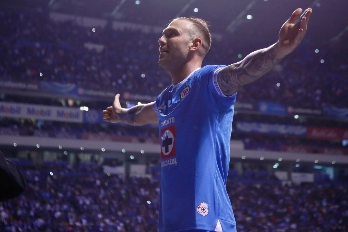 Cruz Azul vence 1-2 a Puebla y se mete a Play-in del Apertura 2024