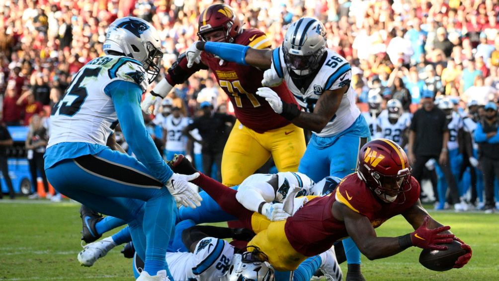 Commanders aplasta a Panthers pese a lesión de Jayden Daniels