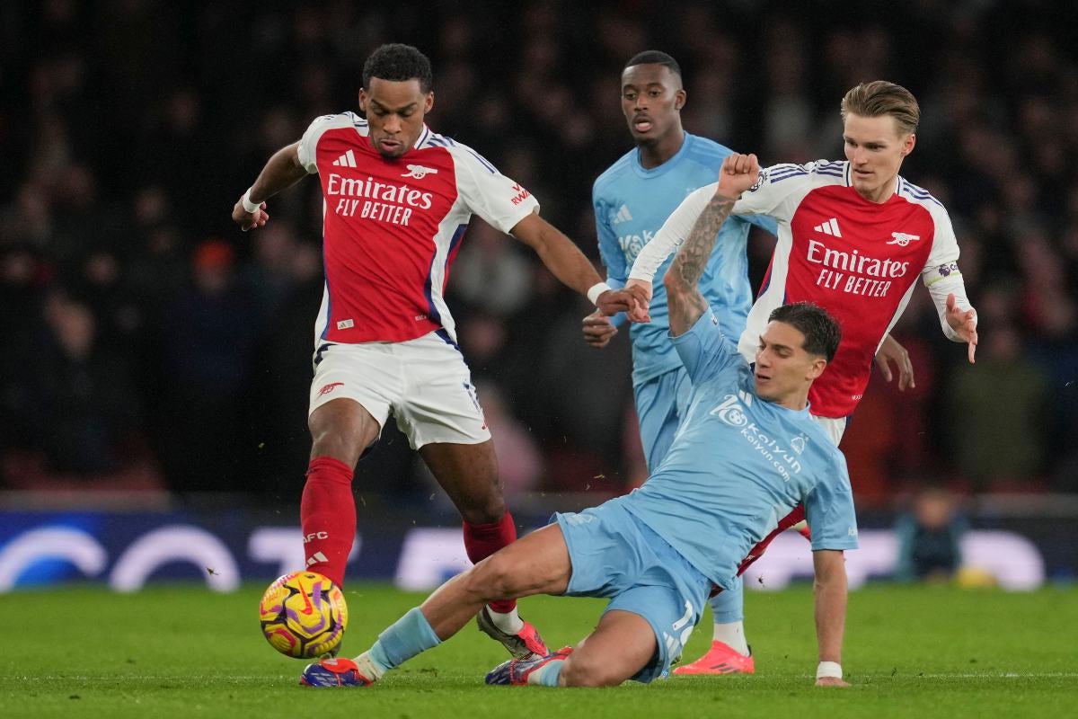 Premier League: Arsenal golea al Nottingham Forest y se mantiene en la ...
