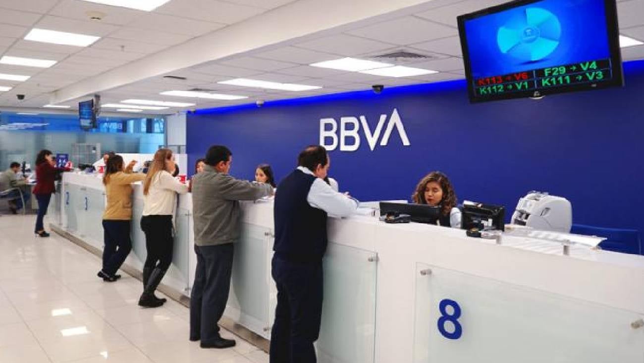Reportan fallas en BBVA México: Sin sistema en app, cajeros y bancos