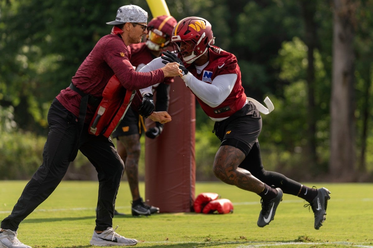 Von Miller le rinde tributo a Kobe Bryant con su nuevo dorsal con los ...