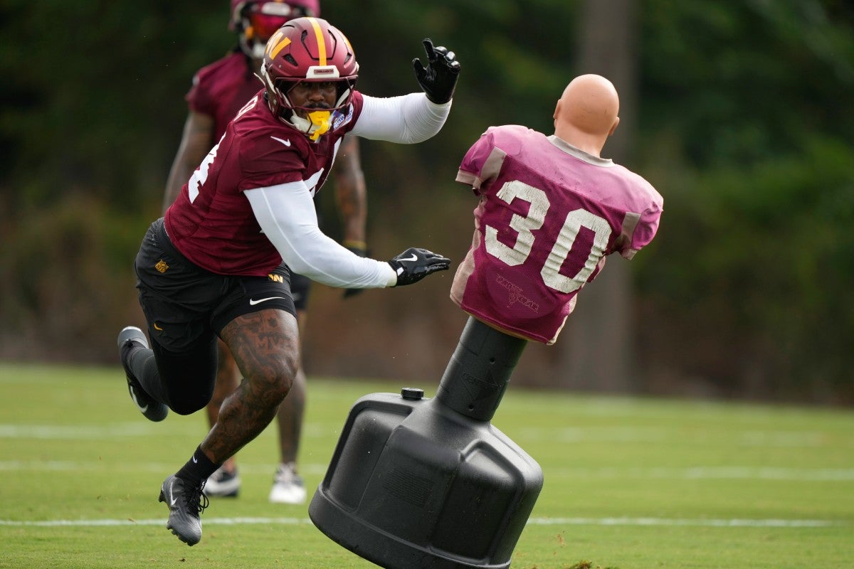 Von Miller le rinde tributo a Kobe Bryant con su nuevo dorsal con los ...