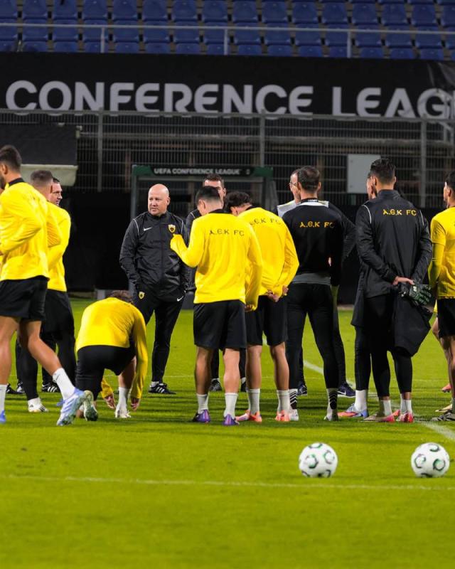 AEK Atenas debuta con derrota y error de Orbelín Pineda en Conference ...