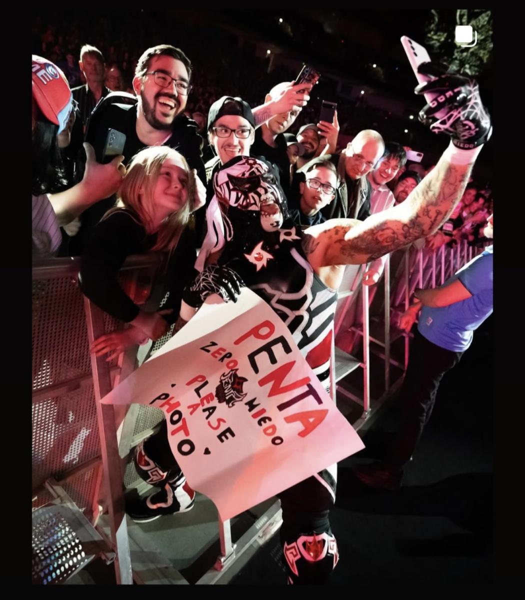 ¡Idénticos! Así luce Penta Zero Miedo en el WWE 2K25