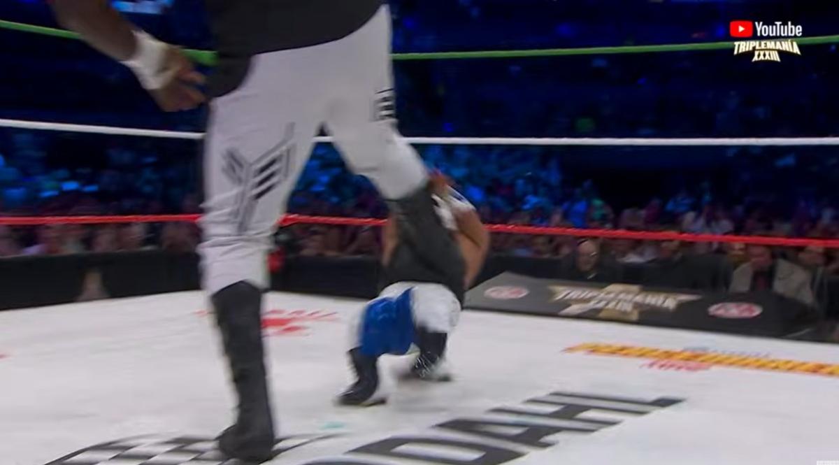 ¡Microman al ataque! Los mejores memes de la aparición del luchador