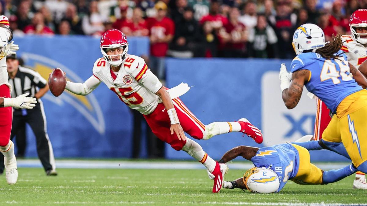 Con tres pases de anotación de Justin Herbert, los Chargers vencieron a los Chiefs en Brasil