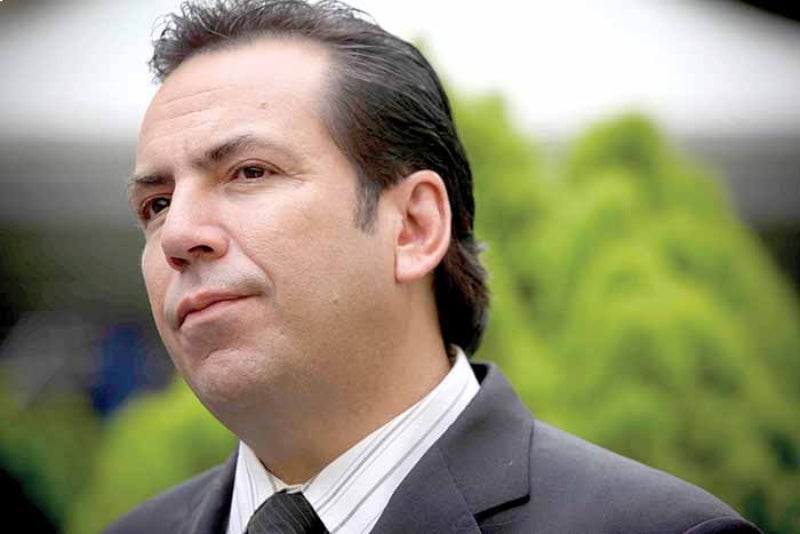 VIDEO: ¡Lalo Salazar ya olvidó a Laura Flores! Estrena romance con ...