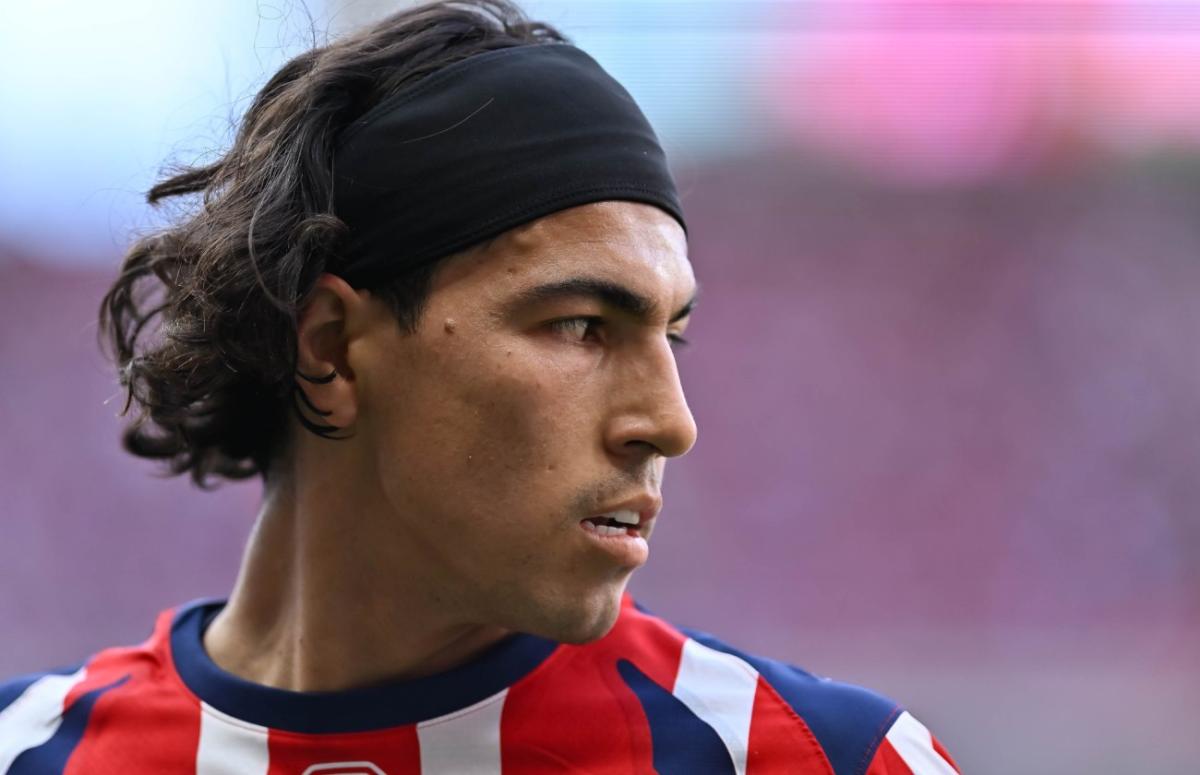 Esposa e hija de Erick Gutiérrez, jugador de Chivas, reciben amenazas de muerte tras victoria ...