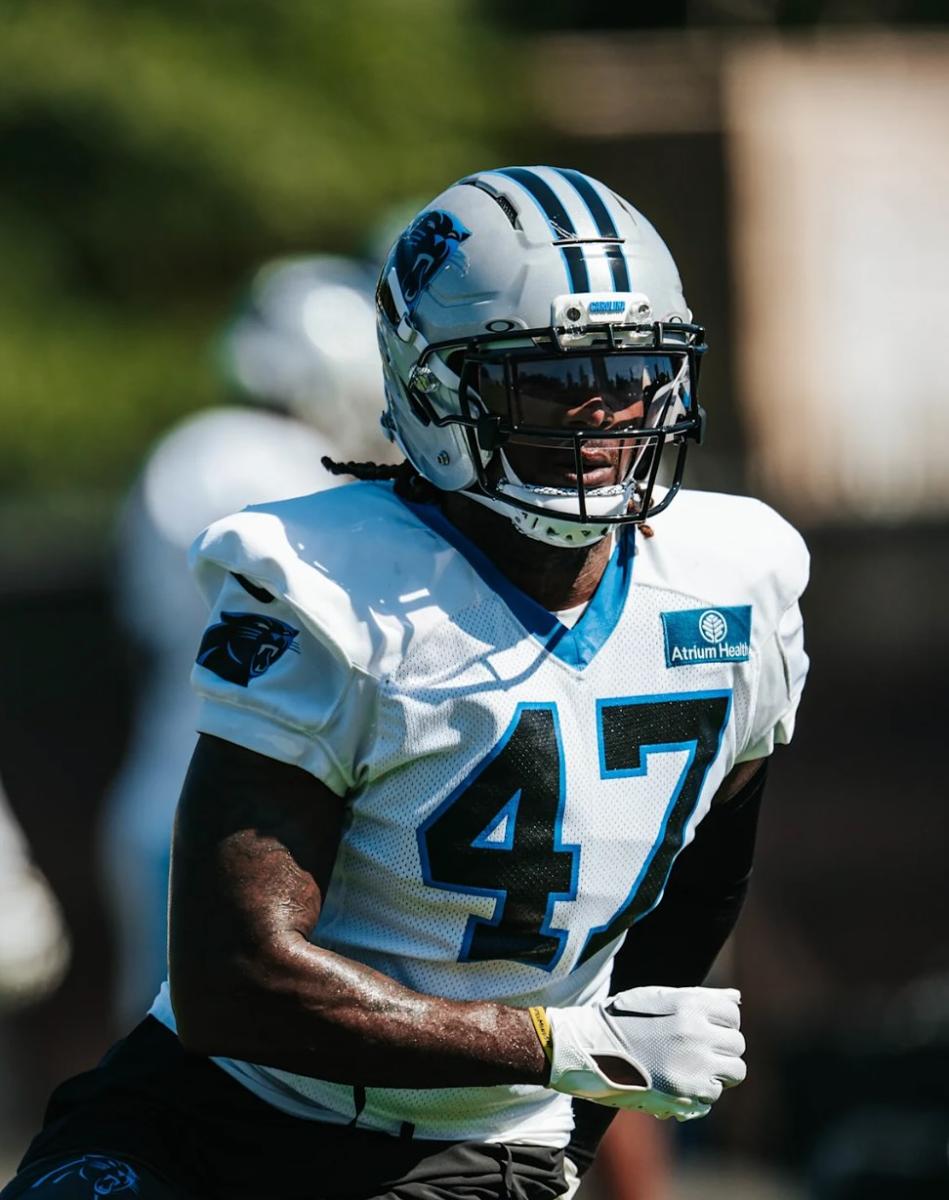 El curioso caso de JJ Weaver: El linebacker de la NFL con seis dedos en ...