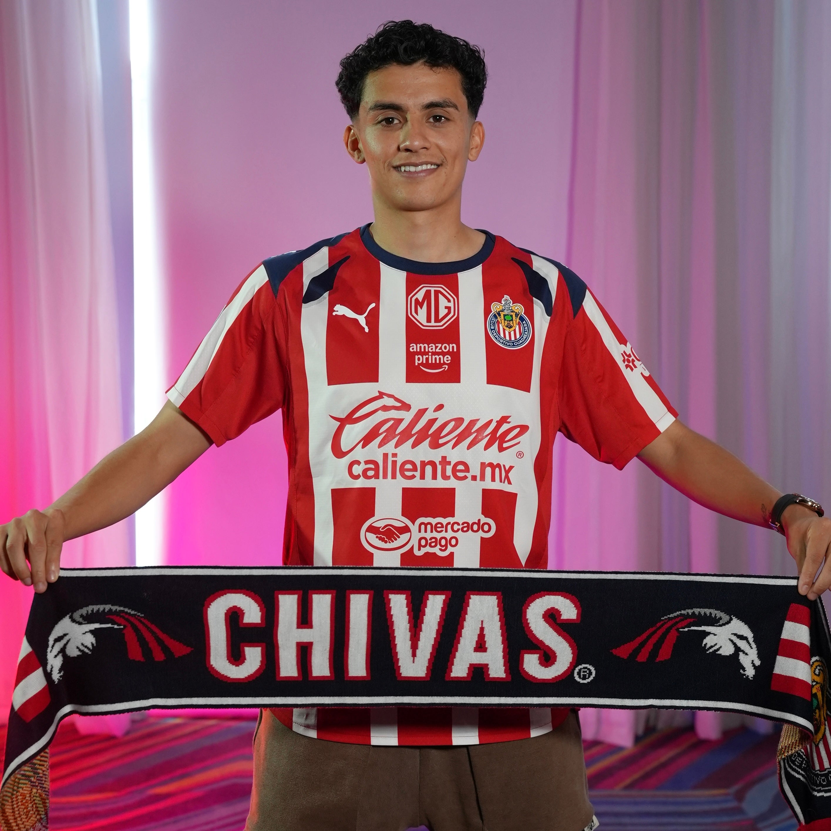 ¡Oficial! Richard Ledezma se convierte en refuerzo de Chivas para el Apertura 2025