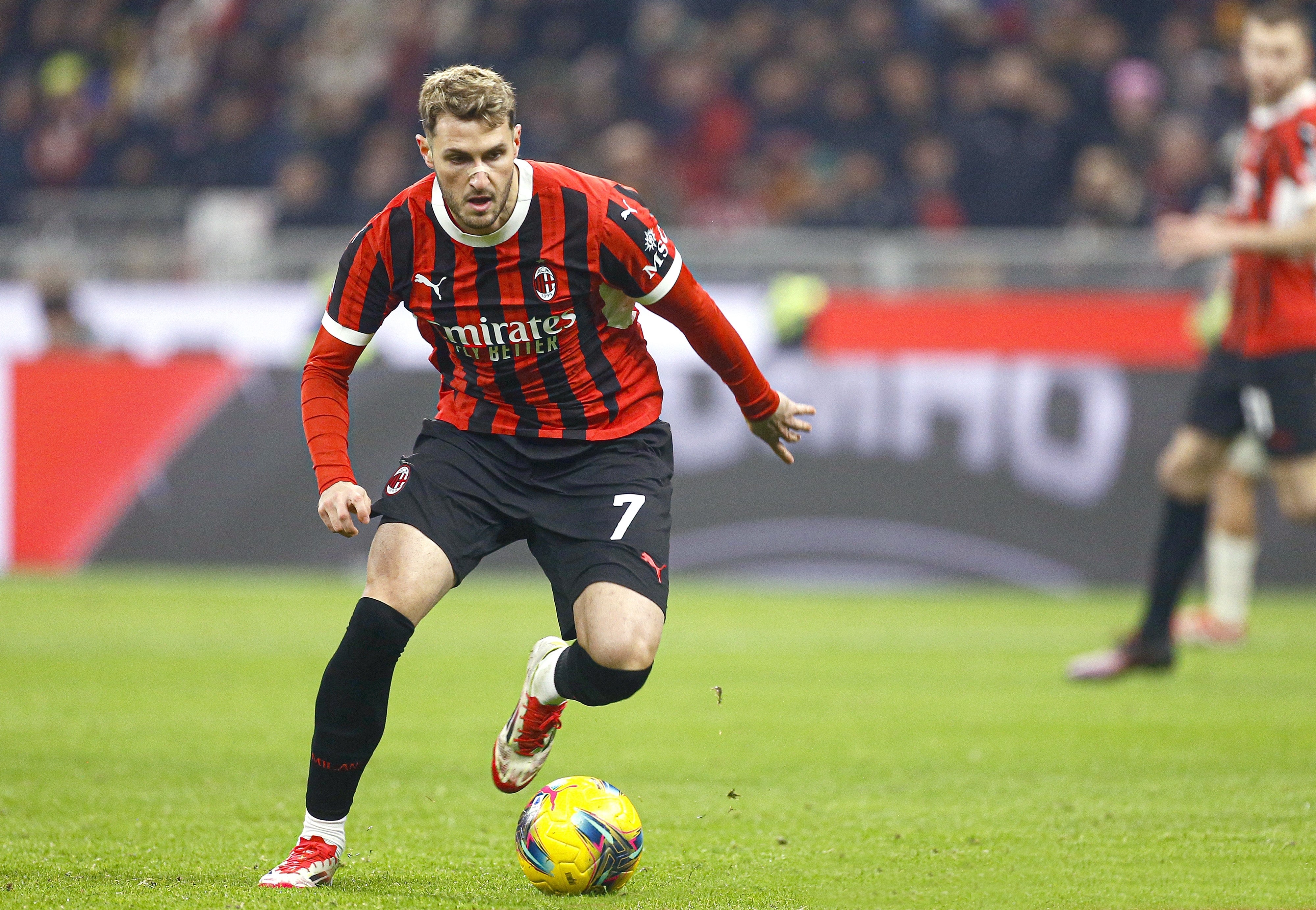 Santiago Giménez quiere reclutar a Johan Vásquez para el Milán