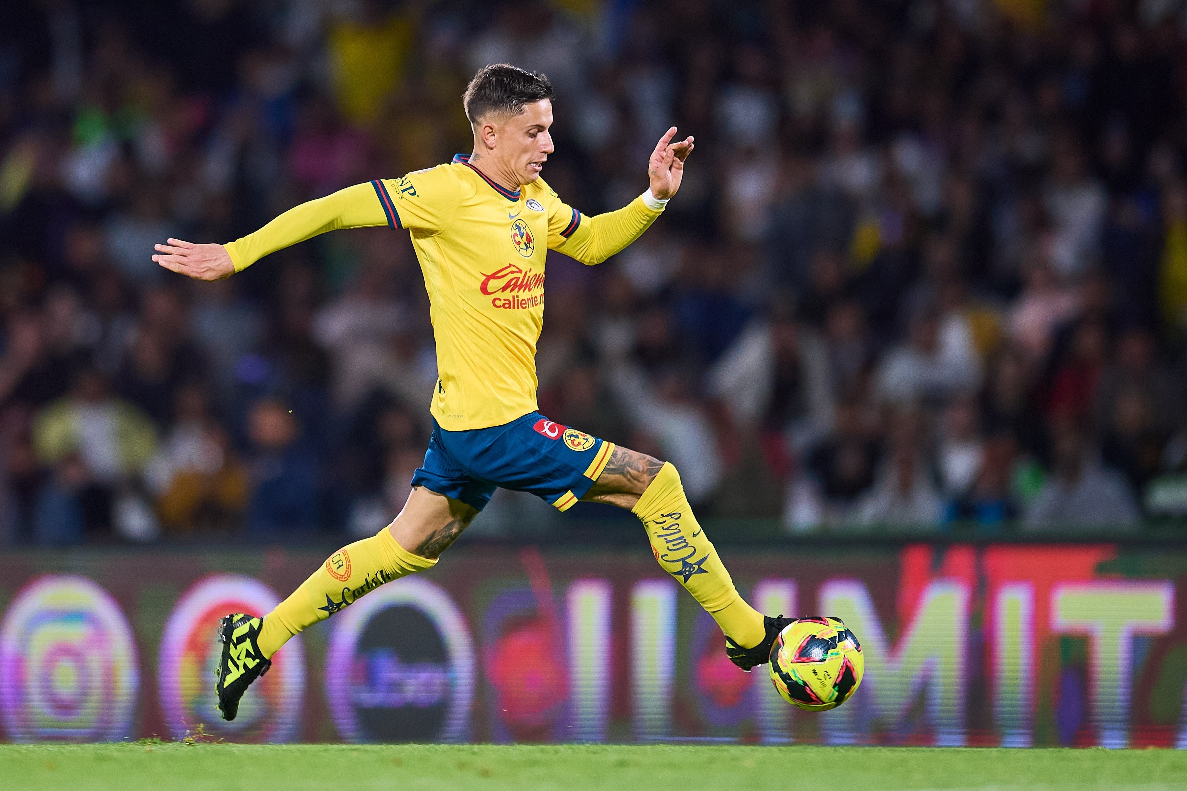 Brian Rodríguez revela cómo Luis Suárez le consiguió el jersey de Leo Messi