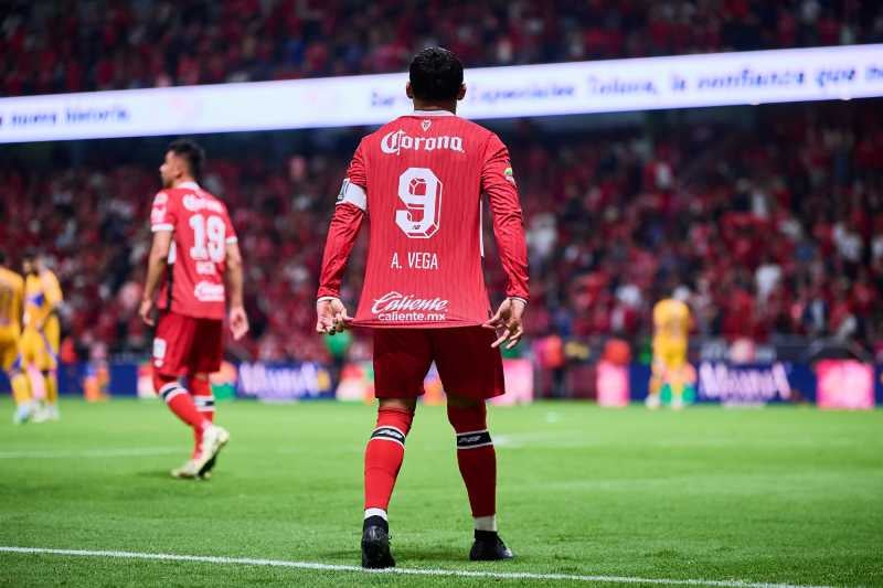 Alexis Vega rompe en llanto por elogios de José Saturnino Cardozo ...