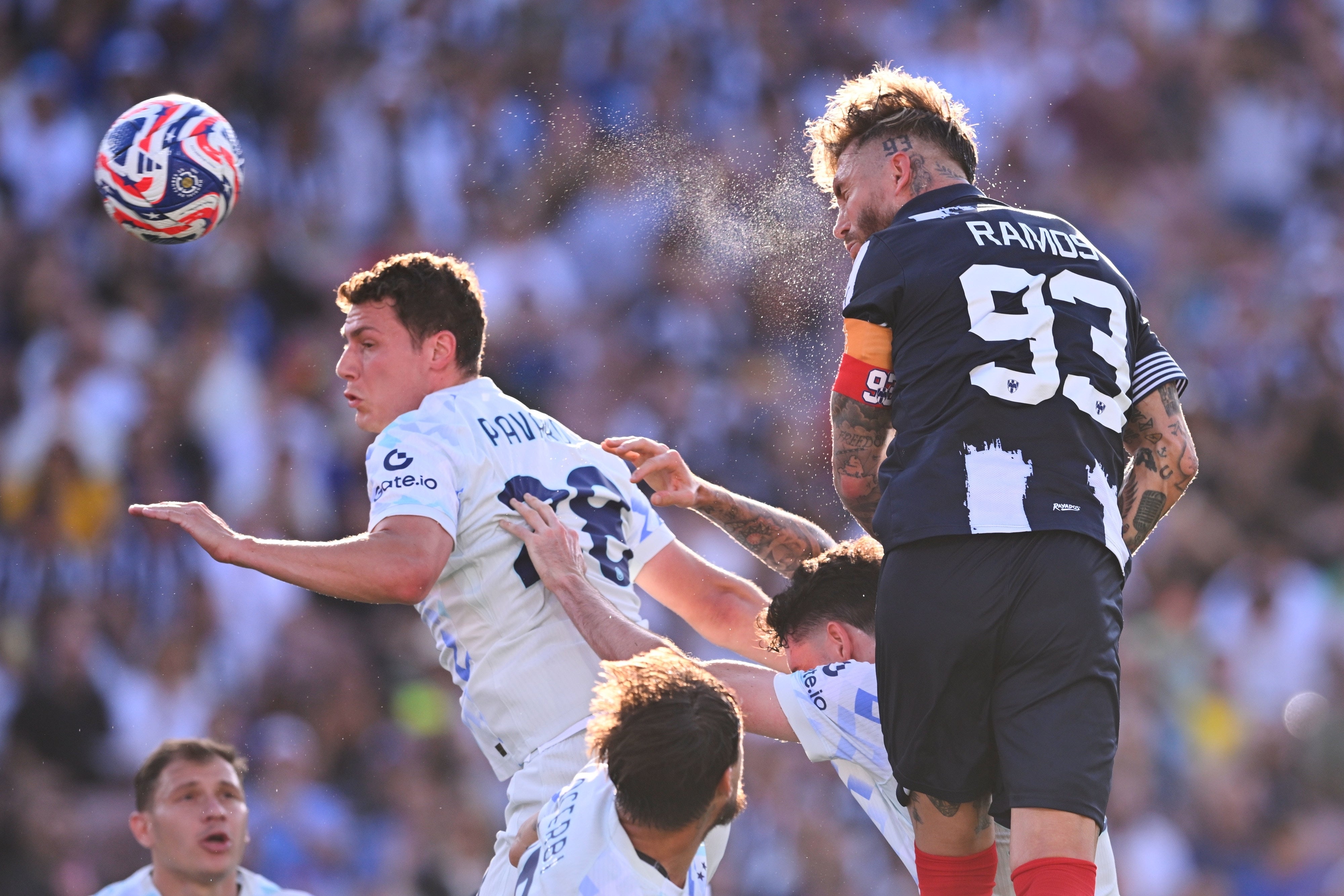 Sergio Ramos 'pelea' con sus compañeros en el entrenamiento previo a enfrentar a River Plate