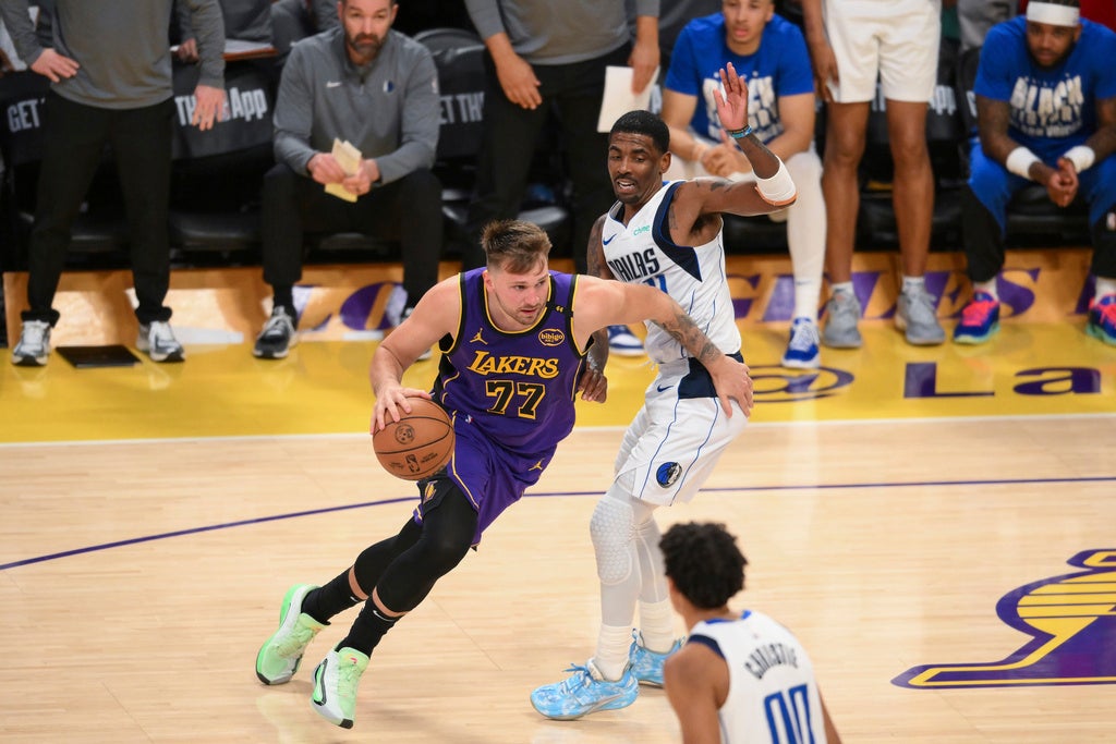 Luka Doncic consigue su primer triple doble con Lakers en su reencuentro con Mavericks