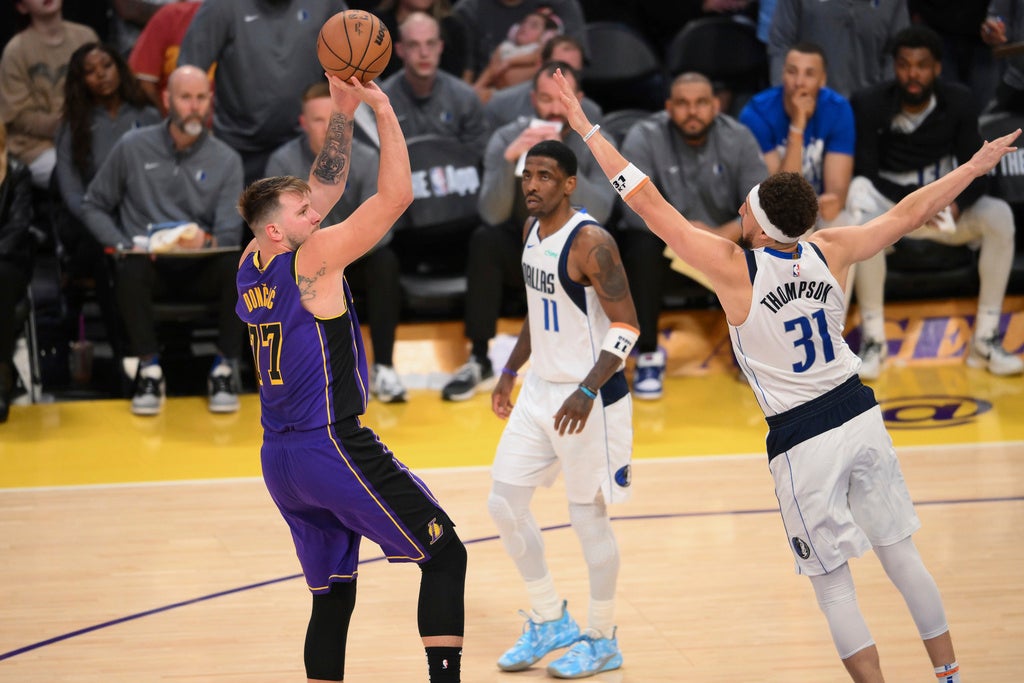 Luka Doncic consigue su primer triple doble con Lakers en su reencuentro con Mavericks
