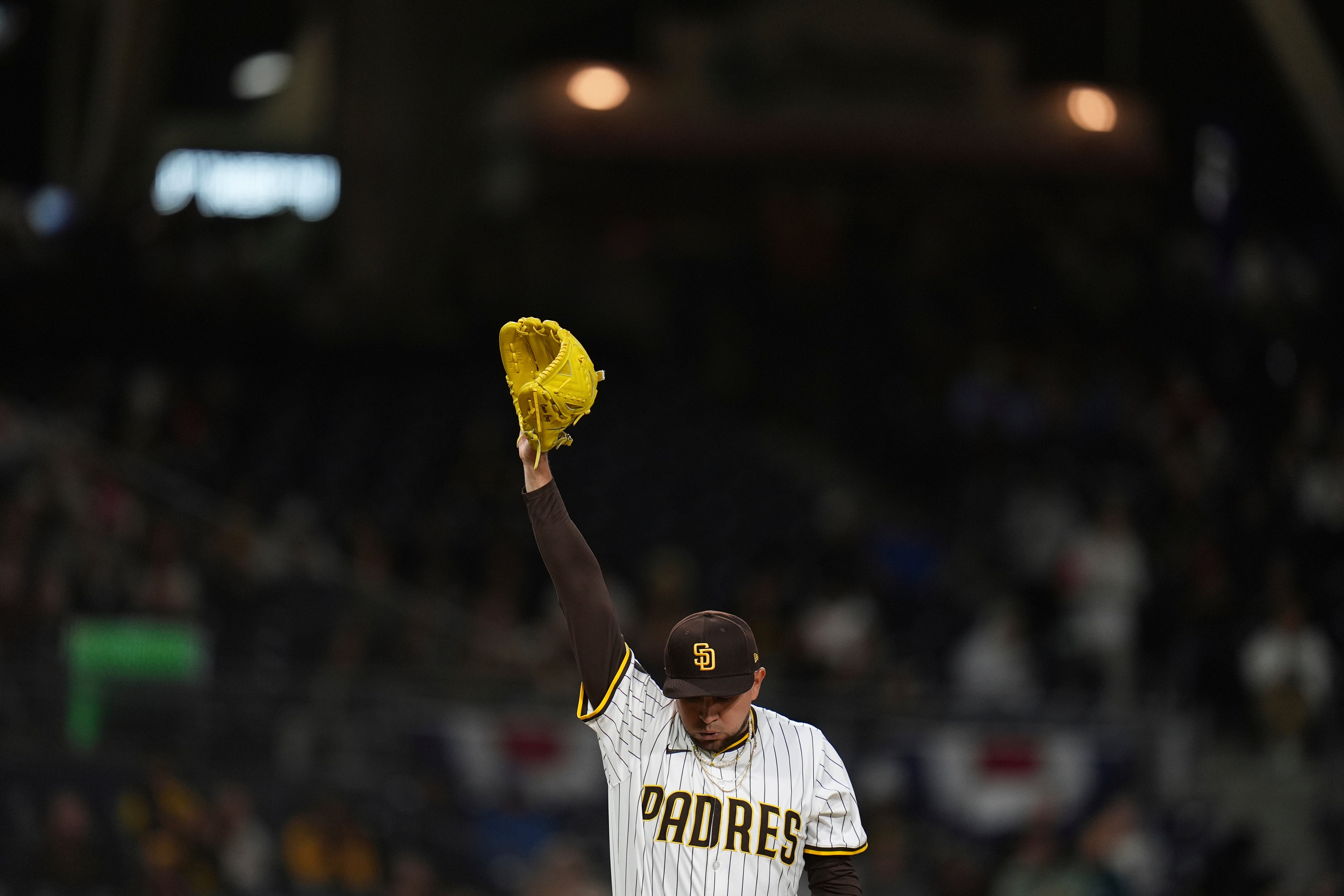 ¡Debut soñado! El mexicano Omar Cruz se estrena en MLB en victoria de ...