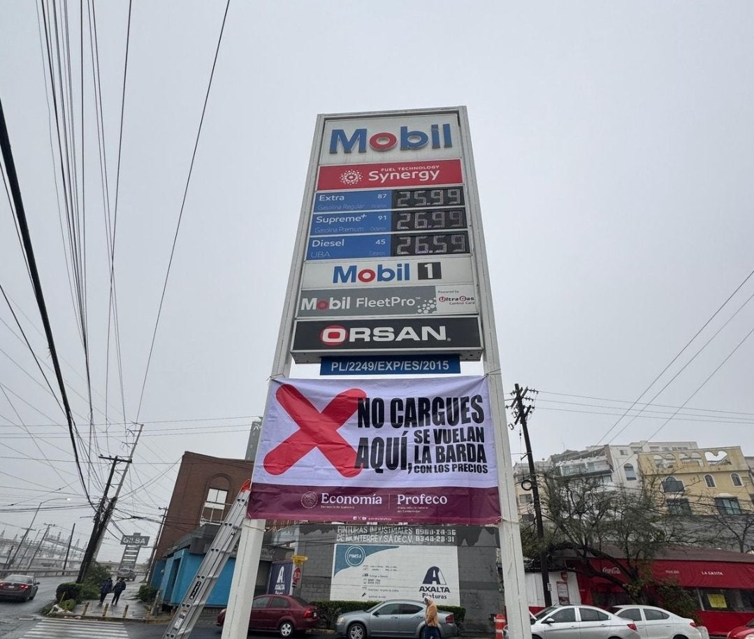 Profeco coloca lonas en gasolinas advirtiendo sus incremento de precios