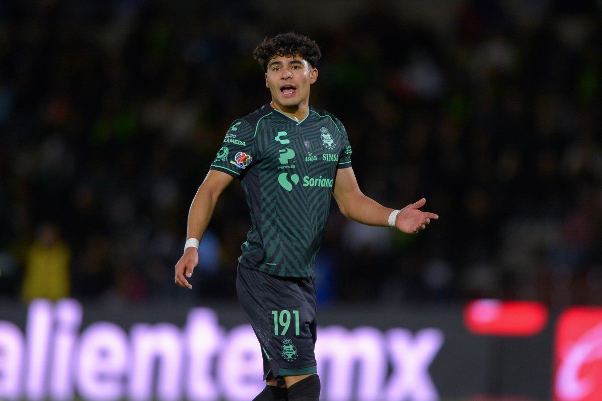 Stephano Carrillo, con agradecimiento a Robin Van Persie y Javier Aguirre