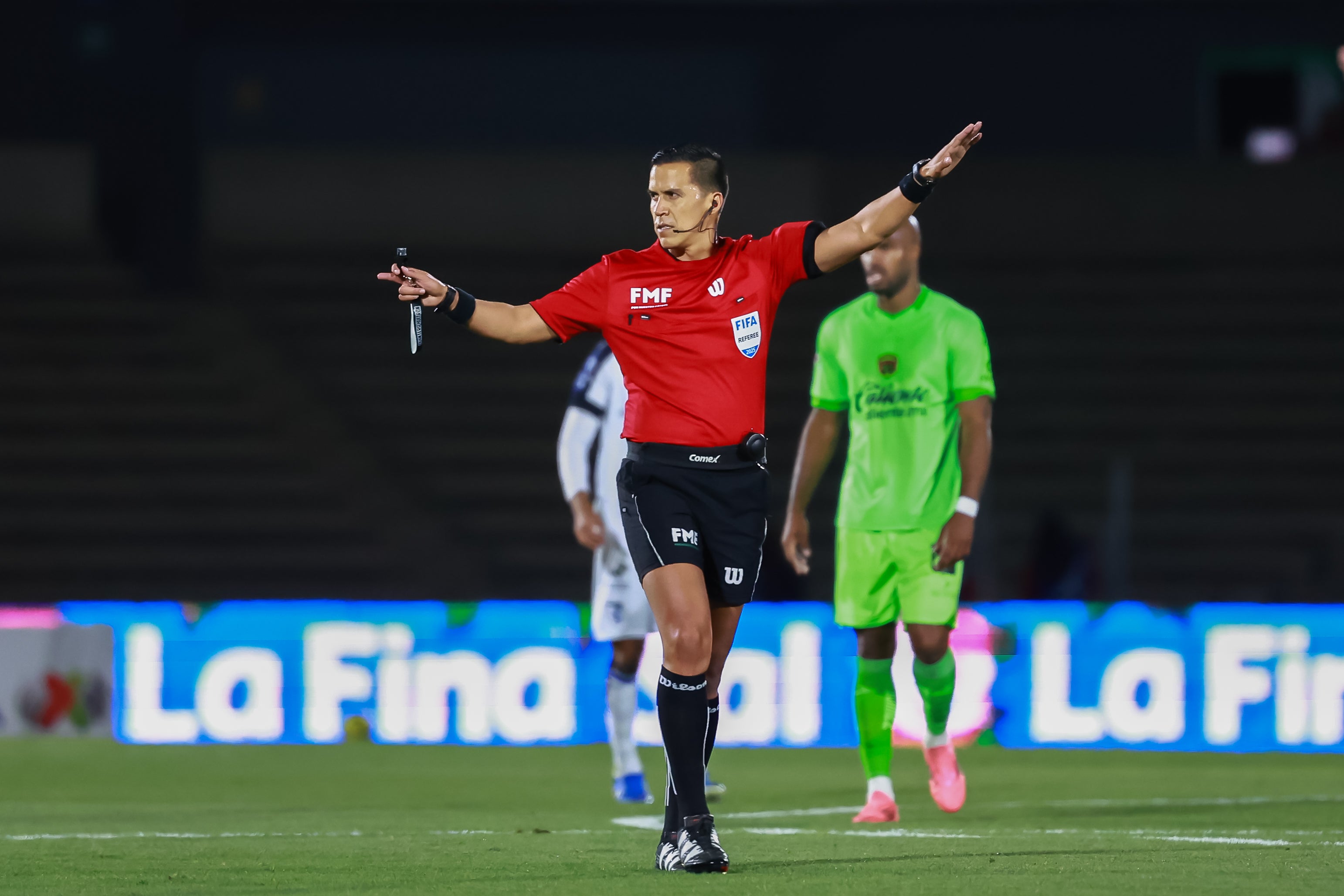 ¿Cómo le va a América y Toluca cuando arbitra Daniel Quintero Huitrón?