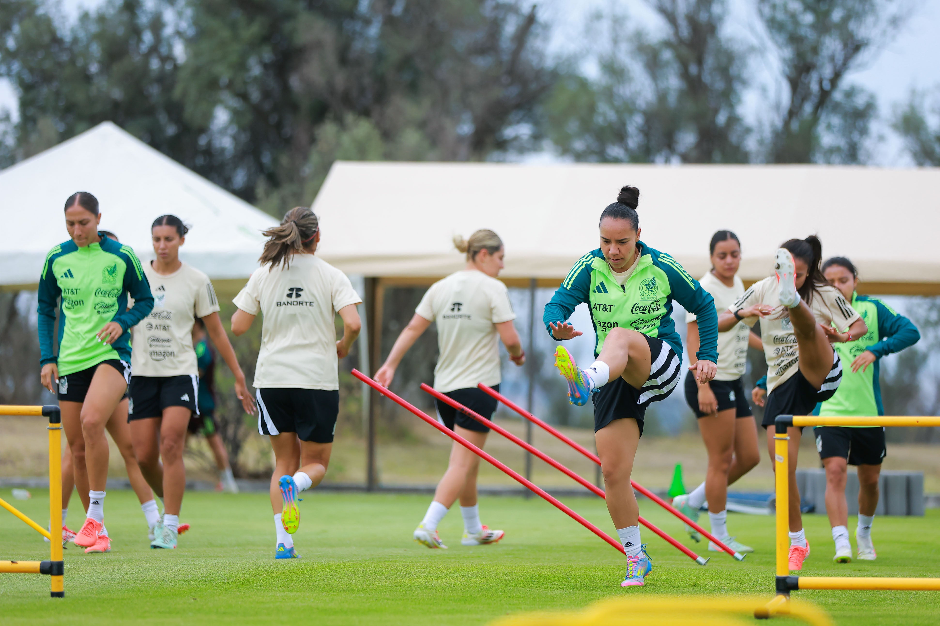 Pedro López explica el regreso de Charlyn Corral a la Selección Mexicana Femenil: 'Es la mejor ...