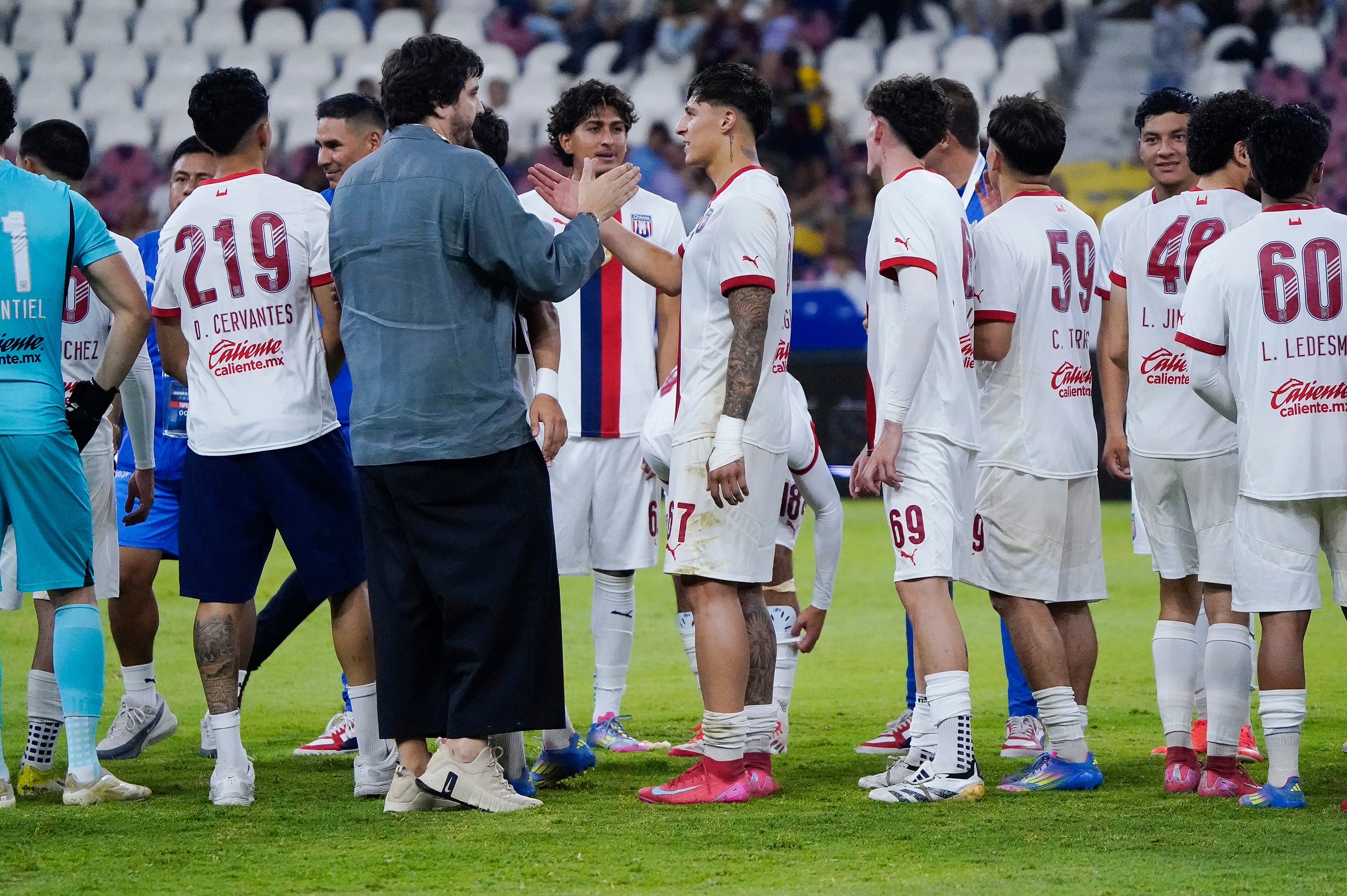 Oswaldo Sánchez defiende a Amaury Vergara y niega que la crisis de Chivas sea su culpa