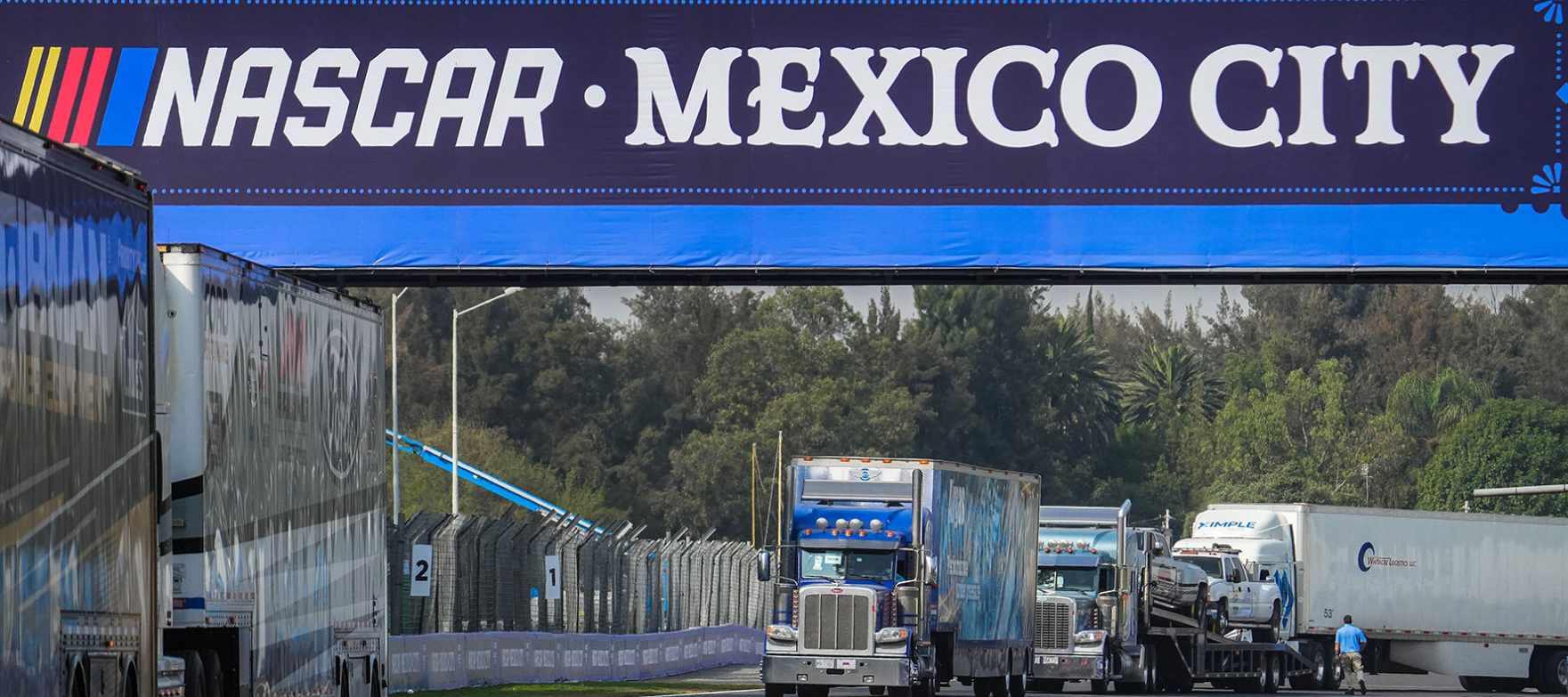 Llegan los primeros trailers de la NASCAR a Ciudad de México