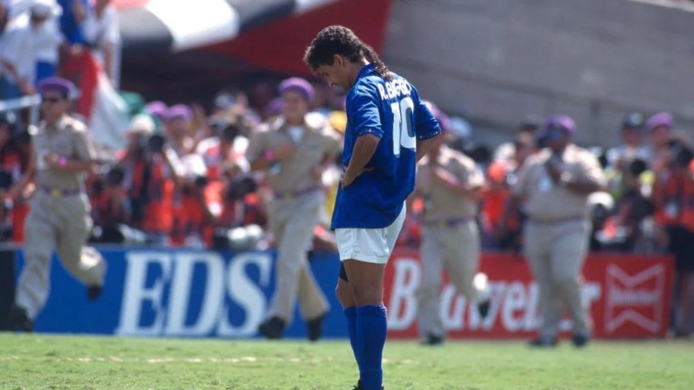 ¡Reunión de leyendas! Messi recibe visita de Roberto Baggio en pleno ...