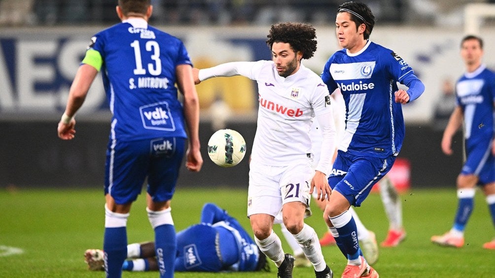 Anderlecht del 'Chino' Huerta cae 1-0 ante el KAA Gent