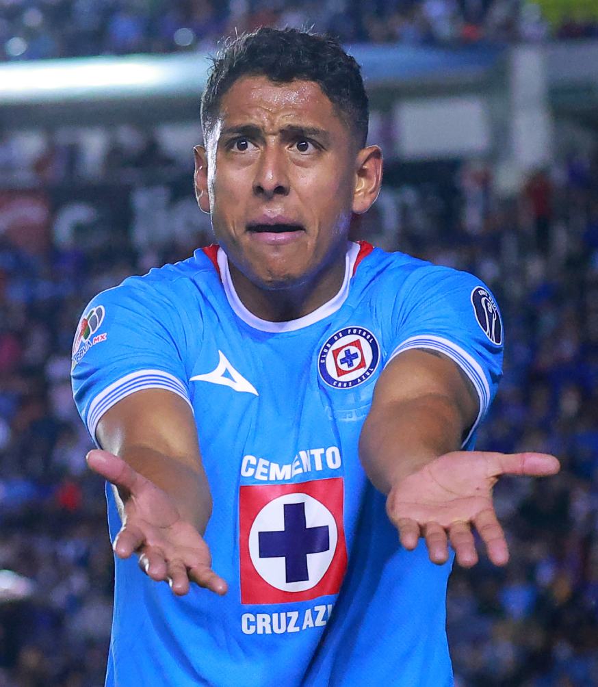 Chivas retrasa presentación de Luis Romo debido a diferencias en pagos de Cruz Azul