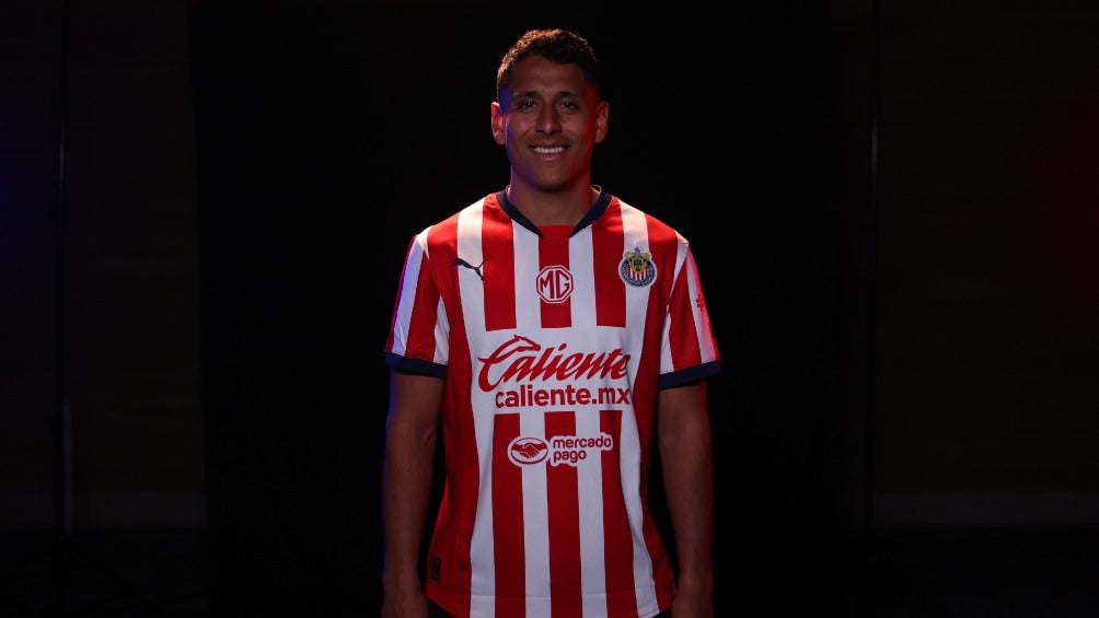 ¡Oficial! Chivas presenta a Luis Romo como refuerzo para el Clausura 2024