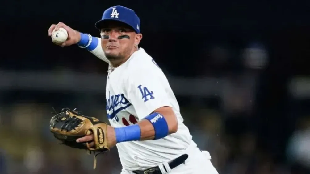 Miguel Rojas, de los Dodgers, interrumpe entrevista en pleno juego ...
