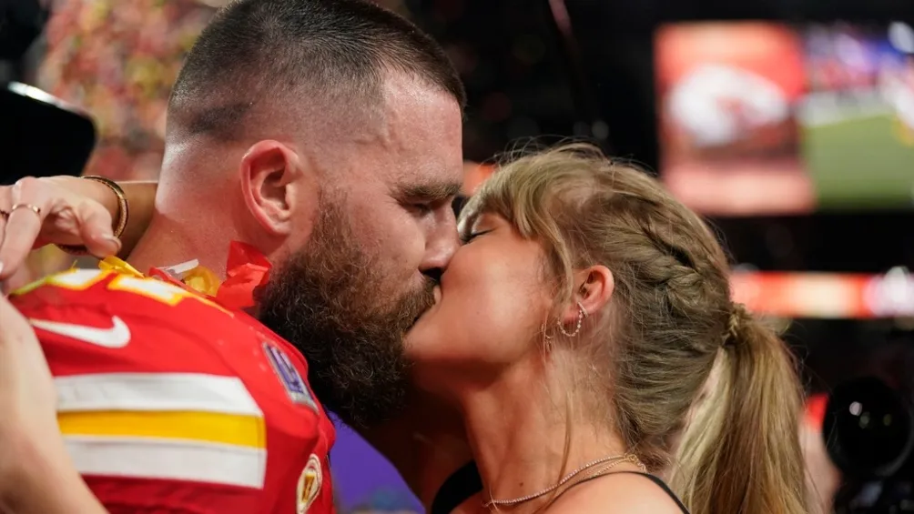 Se revelan las palabras que se dijeron Travis Kelce y Taylor Swift tras el campeonato de Chiefs