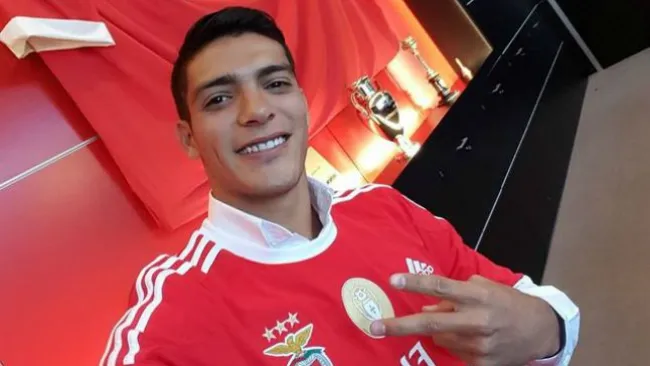 raul jimenez sin playera